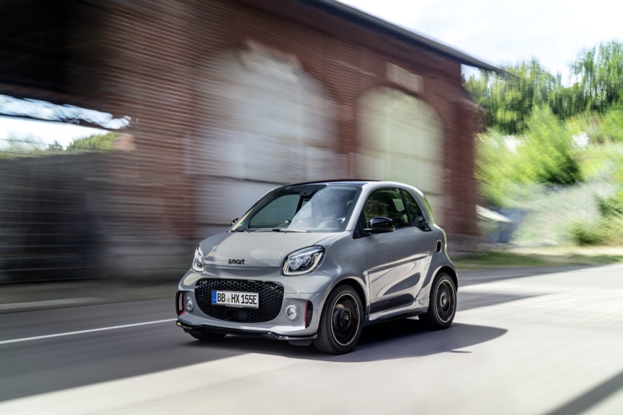 Smart becomes a joint venture between Mercedes-Benz and Geely
