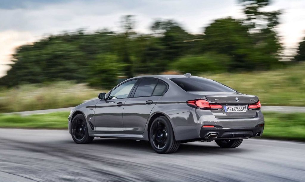 Nuevo BMW 545e xDrive: el híbrido enchufable más deportivo
