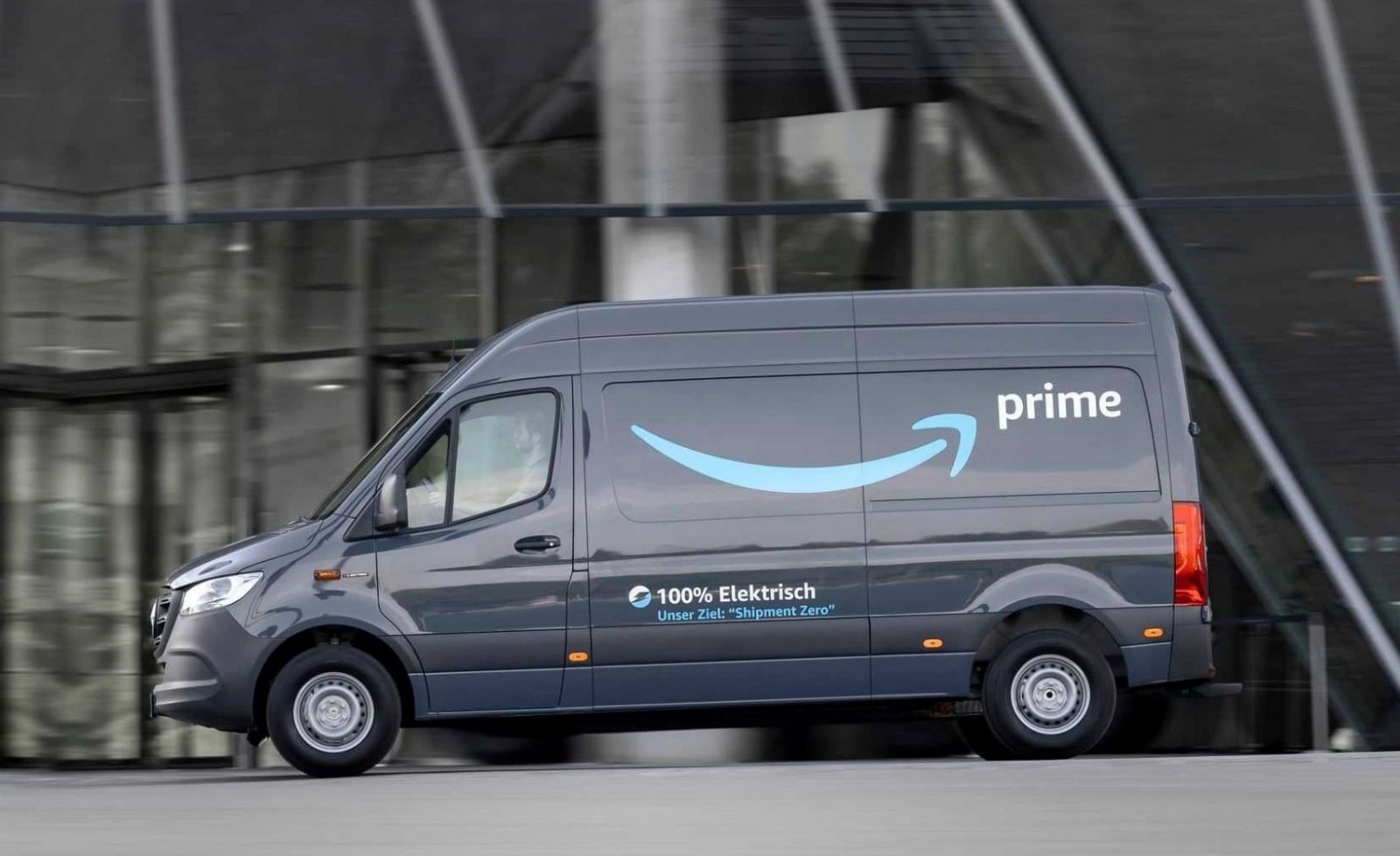 Amazon recurre a Stellantis para ampliar su flota de furgonetas de reparto