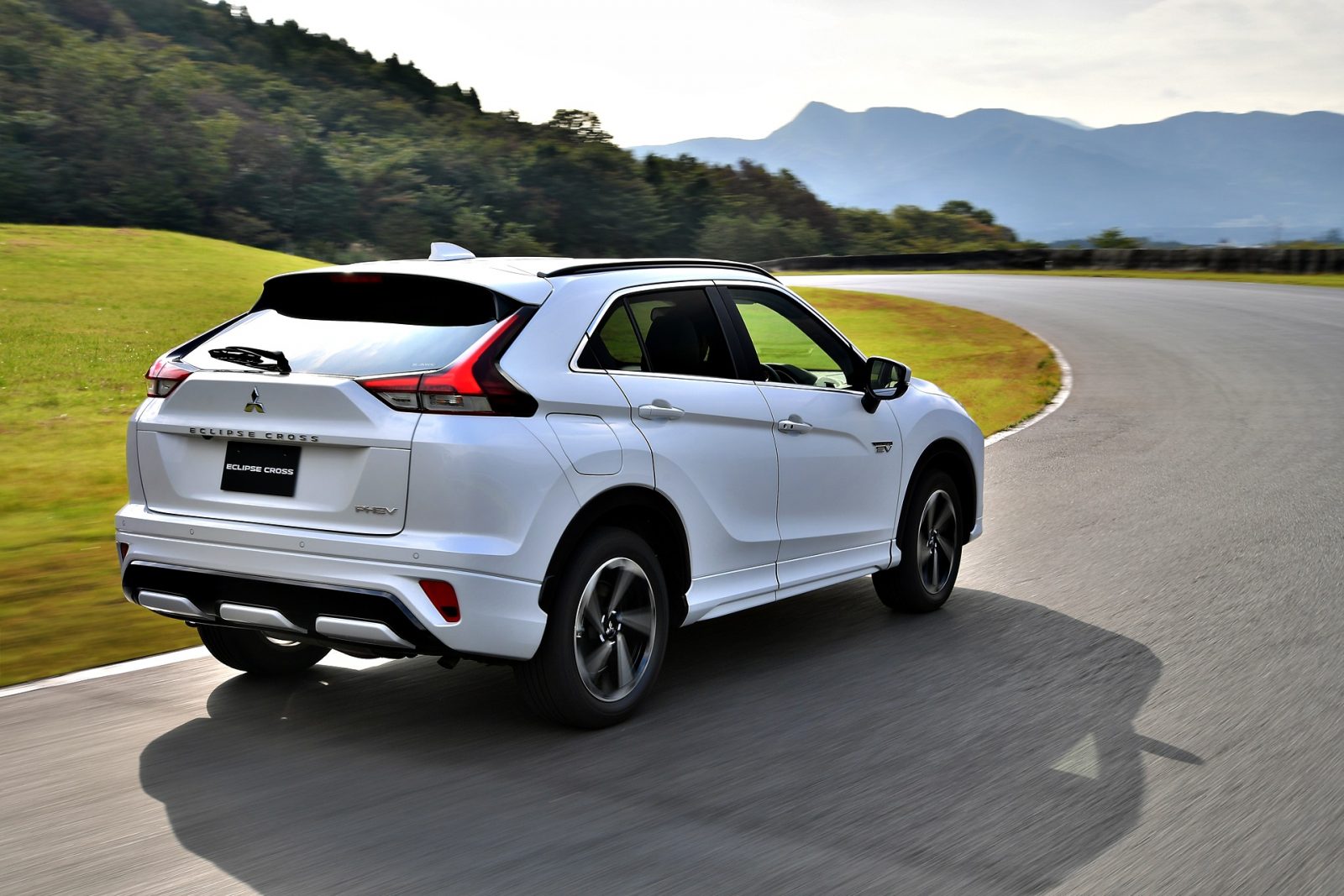 The 2021 Mitsubishi Eclipse Cross PHEV that we will hardly see in Spain ...