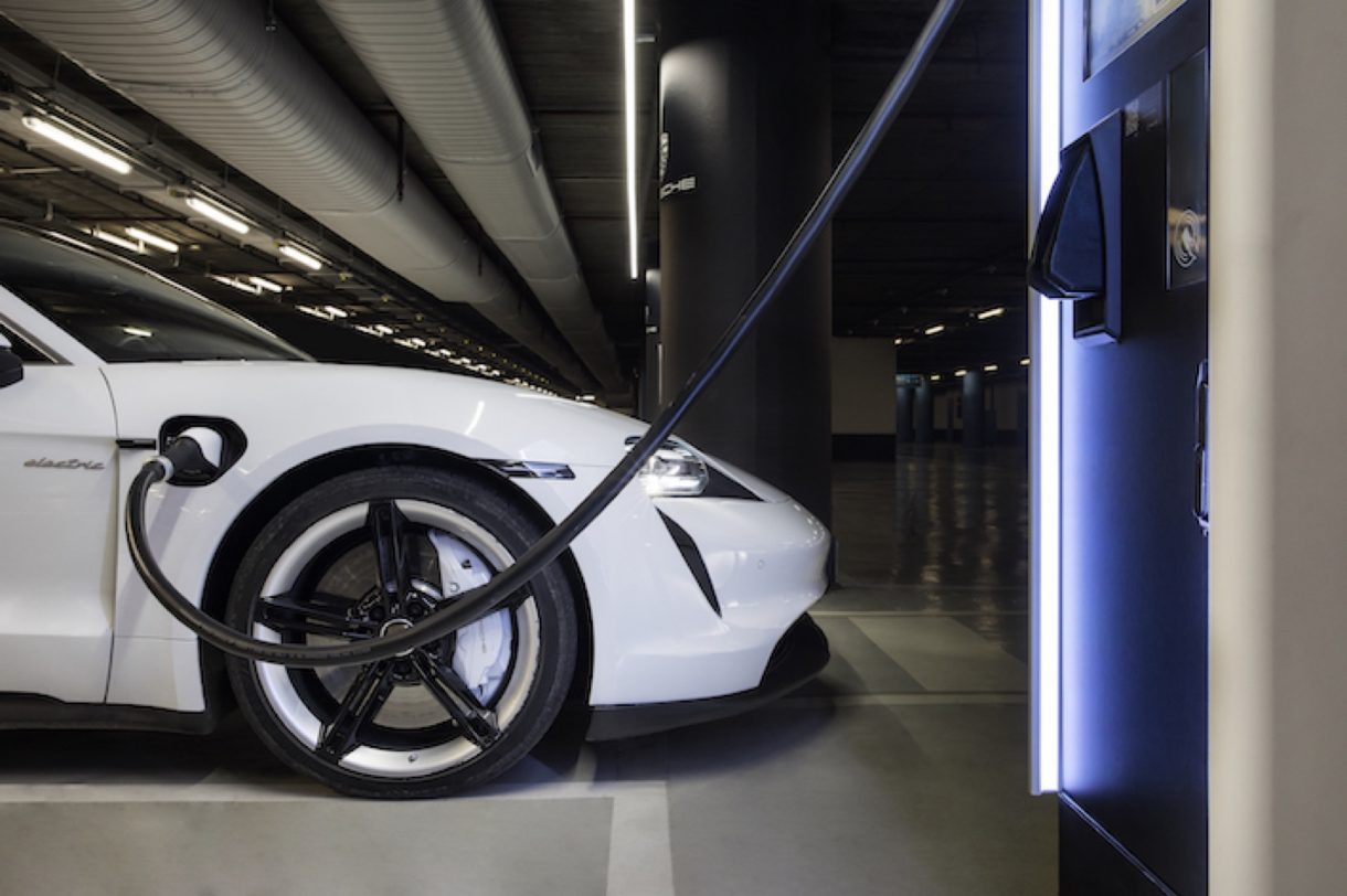 Porsche continues to expand its network of fast chargers, which can be ...
