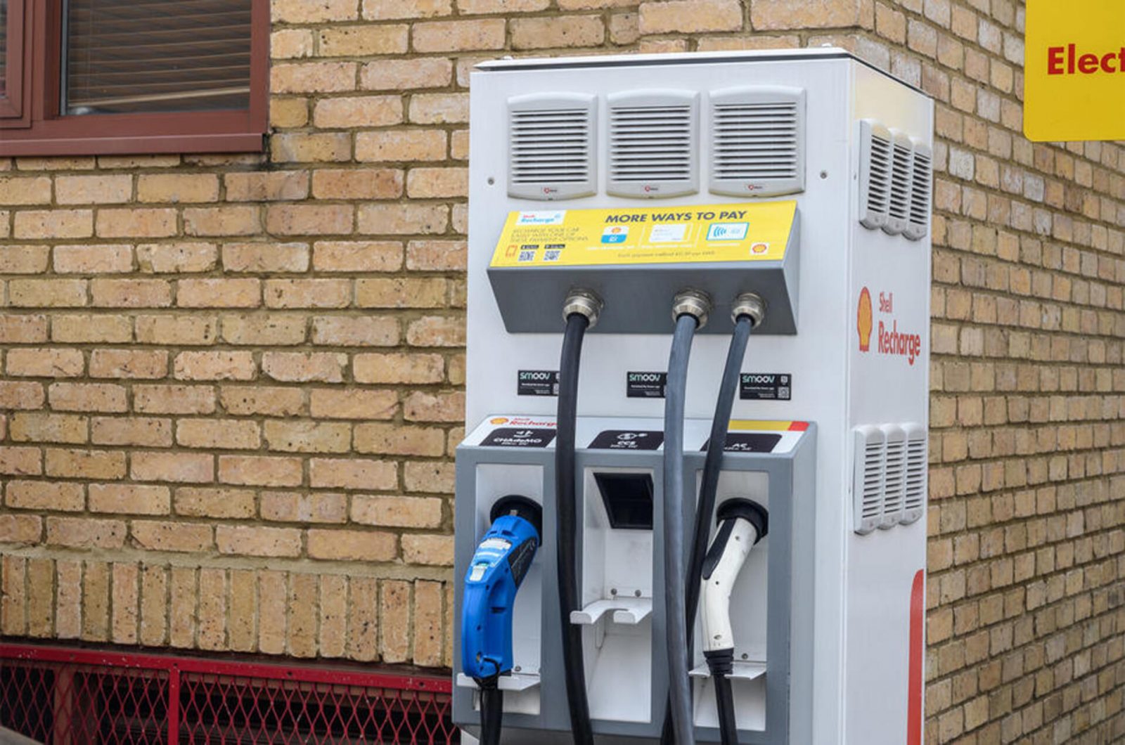 Shell aims to deploy 500.000 electric car chargers by 2025