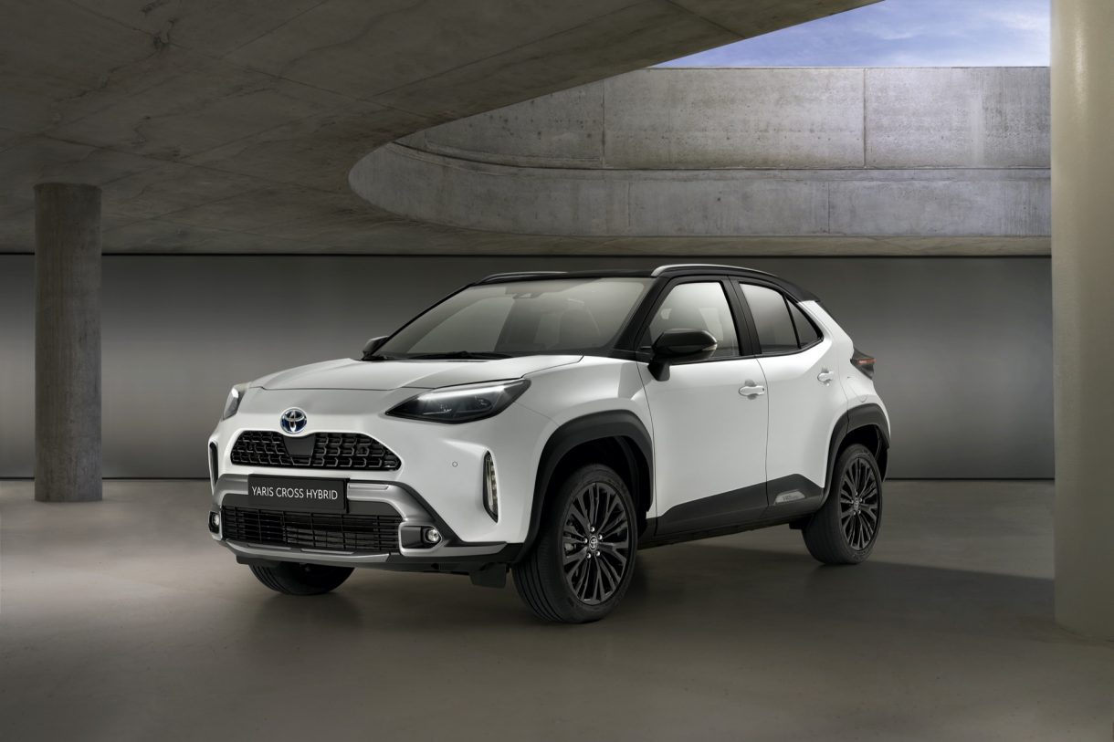 Toyota yaris hybrid deals store