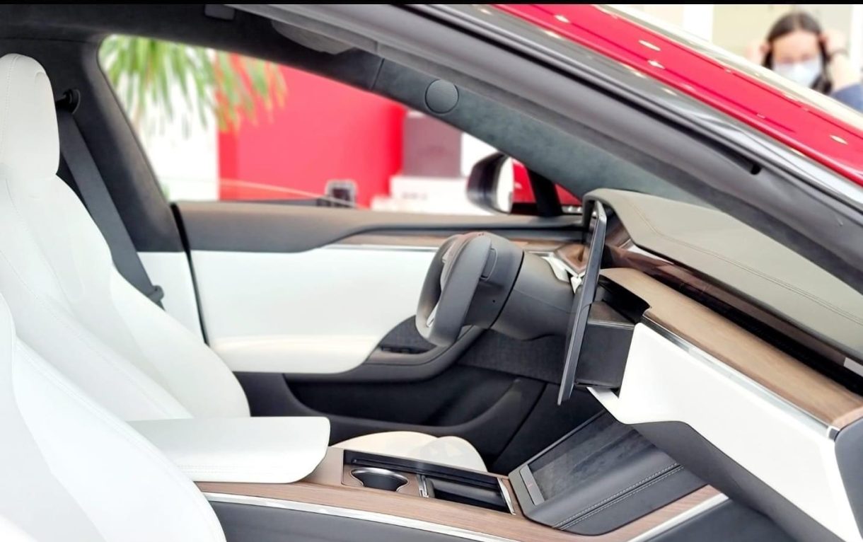 Tesla Model S Screen Tilt Side - Driving ECO