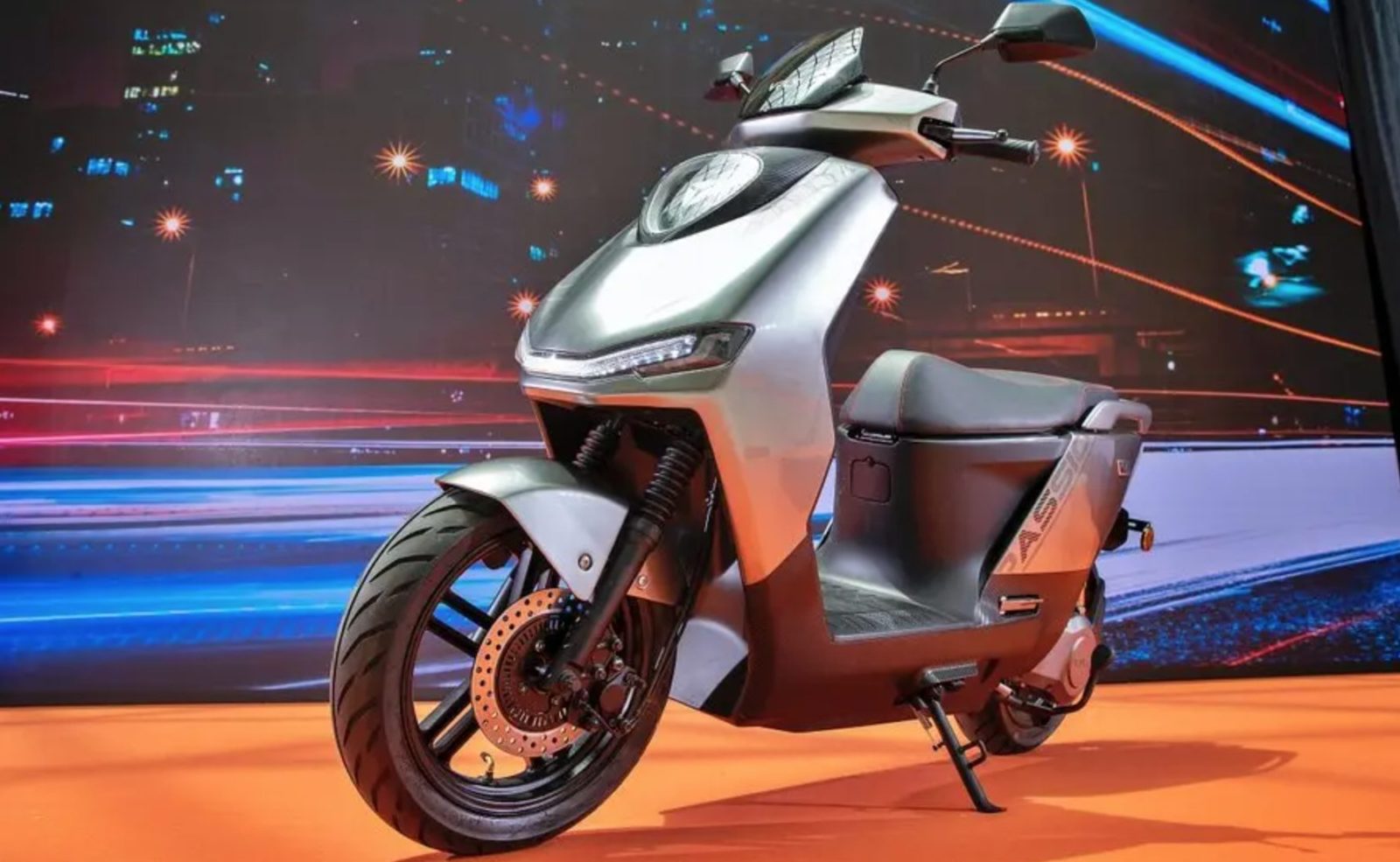 Yadea VFly F200, así es el scooter más potente que la marca ha traído a ...