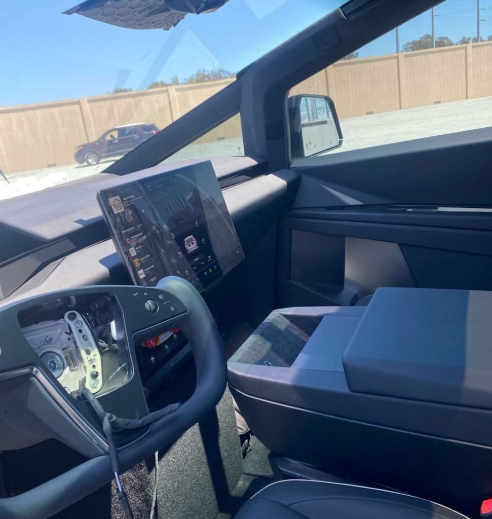 Tesla Cybertruck Moss Central Console - Driving ECO
