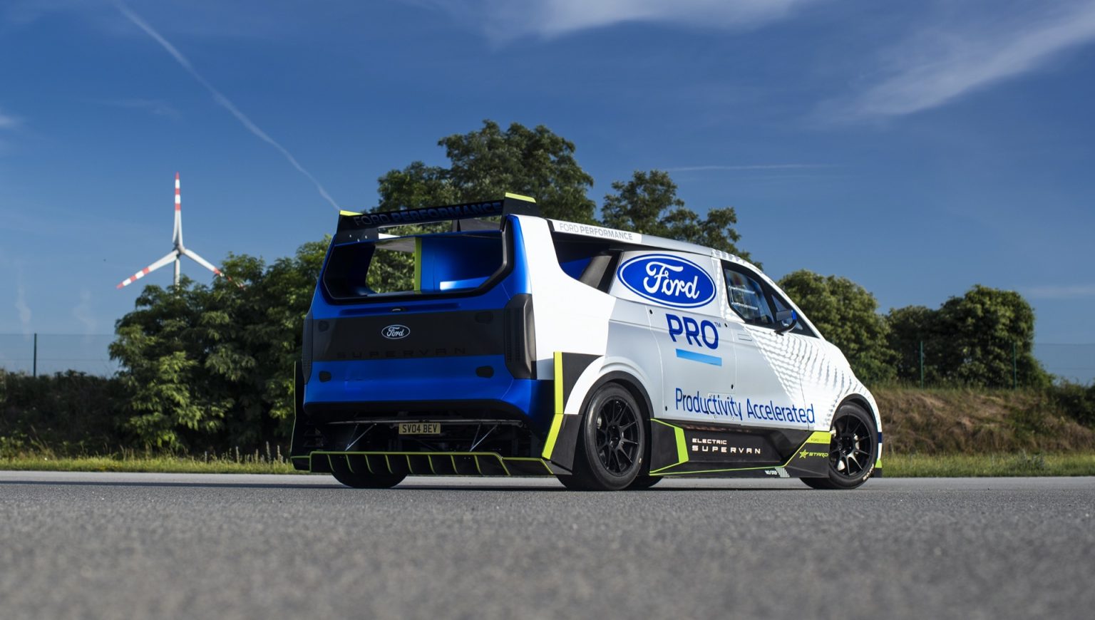 Ford Pro Supervan 15 - Driving ECO