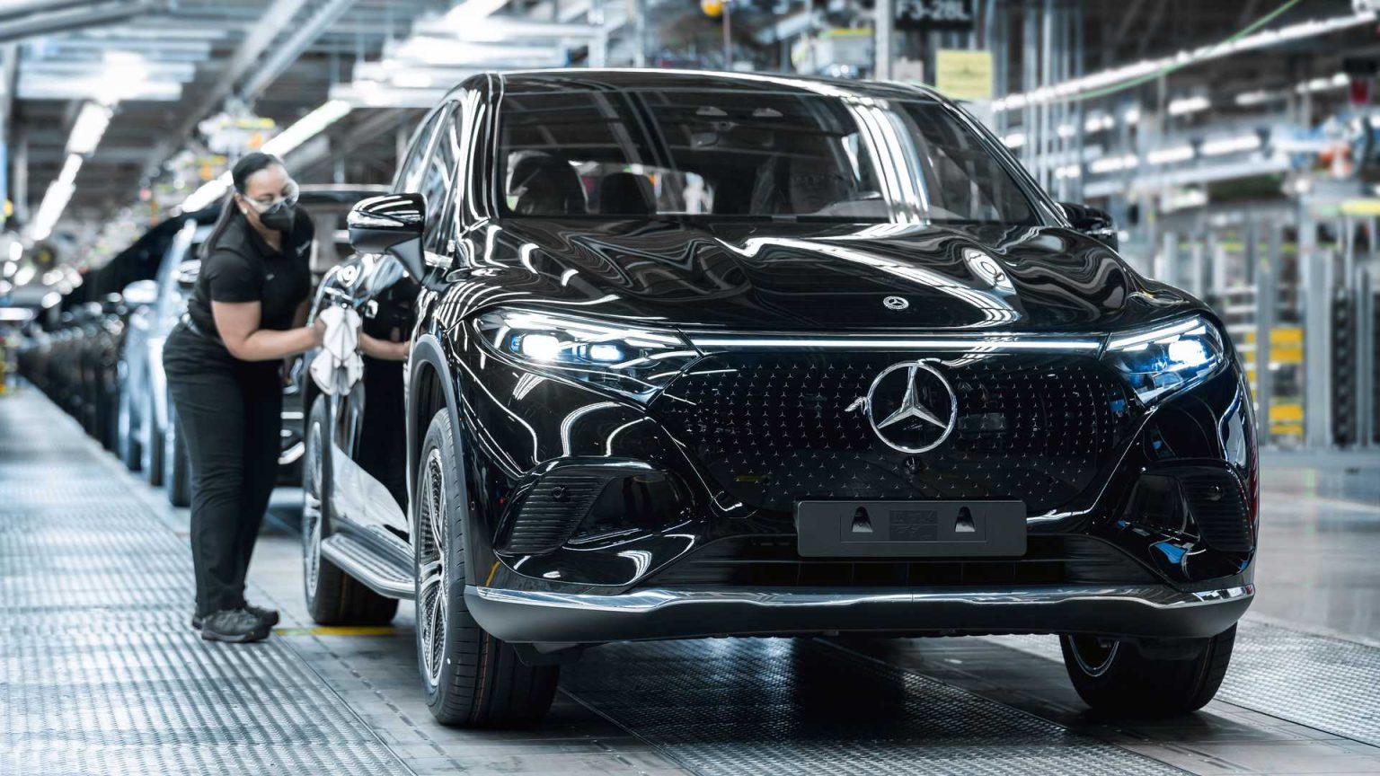 Production of the Mercedes-Benz EQS SUV begins