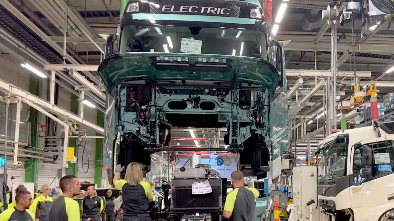 Volvo Trucks starts production of three new electric trucks