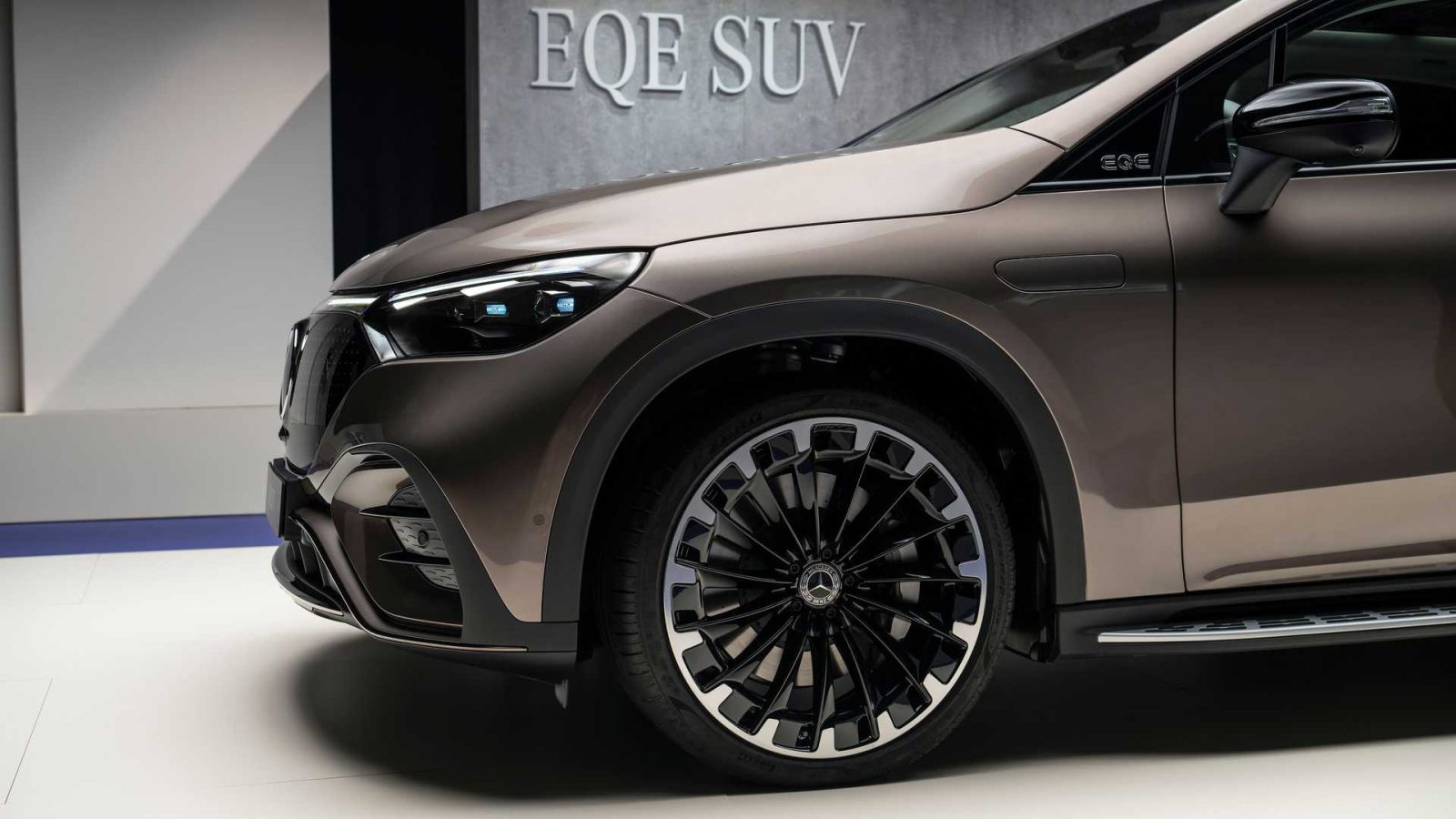 Mercedes-Benz shows the world the new EQE SUV