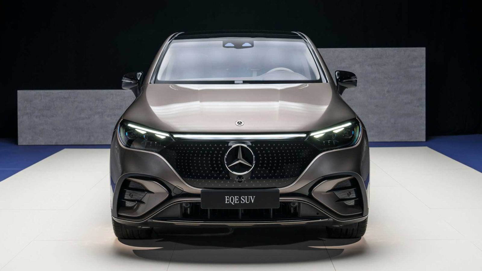 Mercedes Benz Eqe Suv Front - Driving ECO