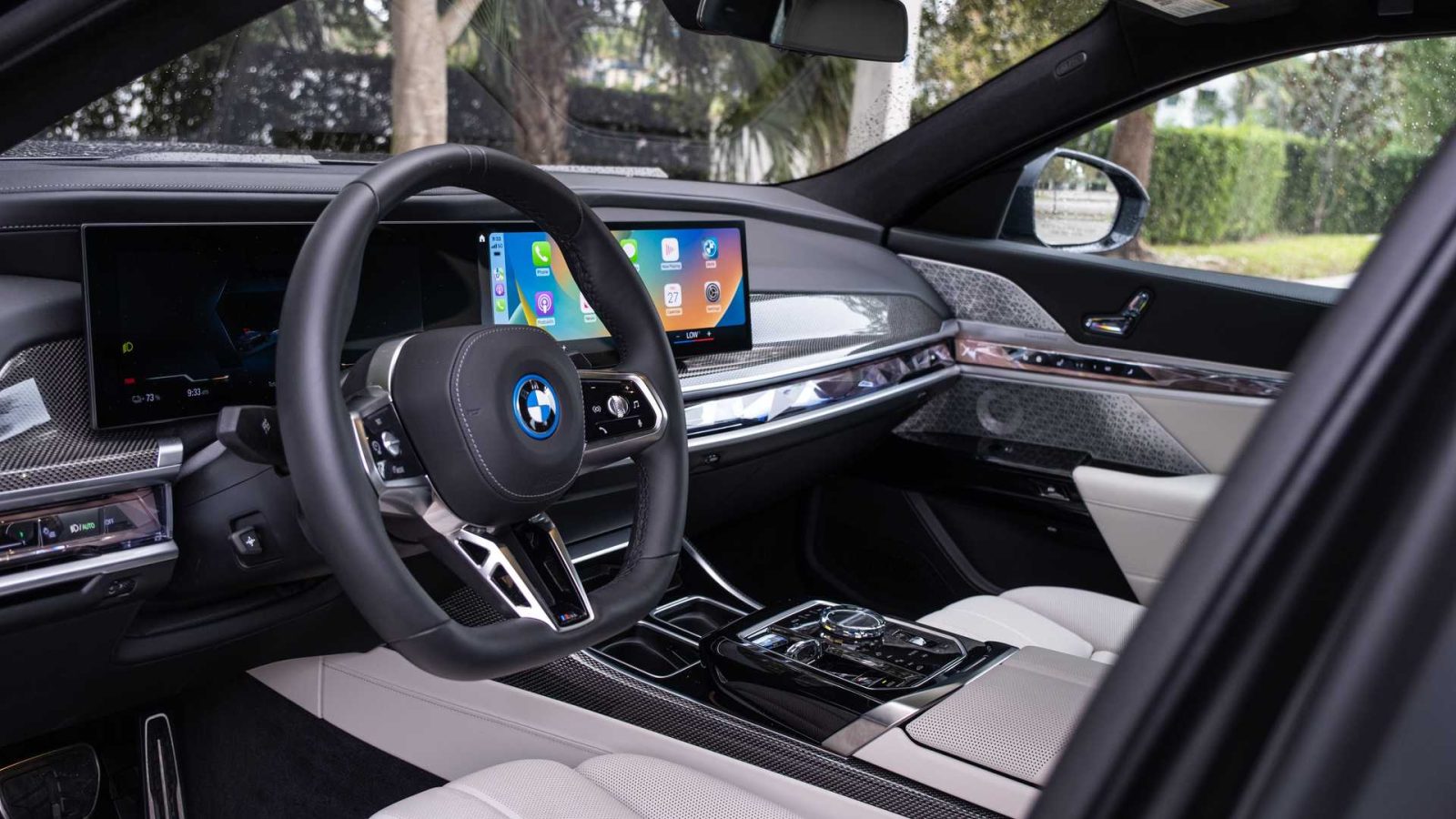 The BMW i7 offers up to 512 km of EPA autonomy