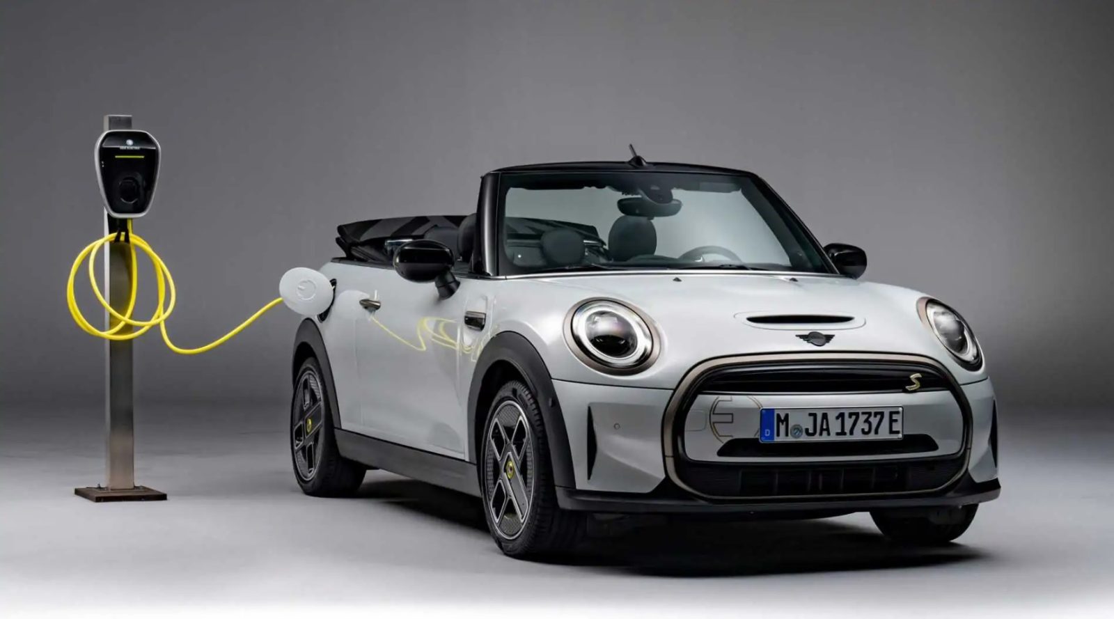 El MINI Cooper SE descapotable llegará a Europa esta primavera
