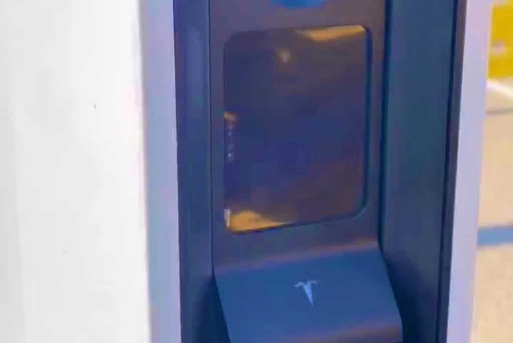 Tesla Supercharger V4 Screen - Driving ECO