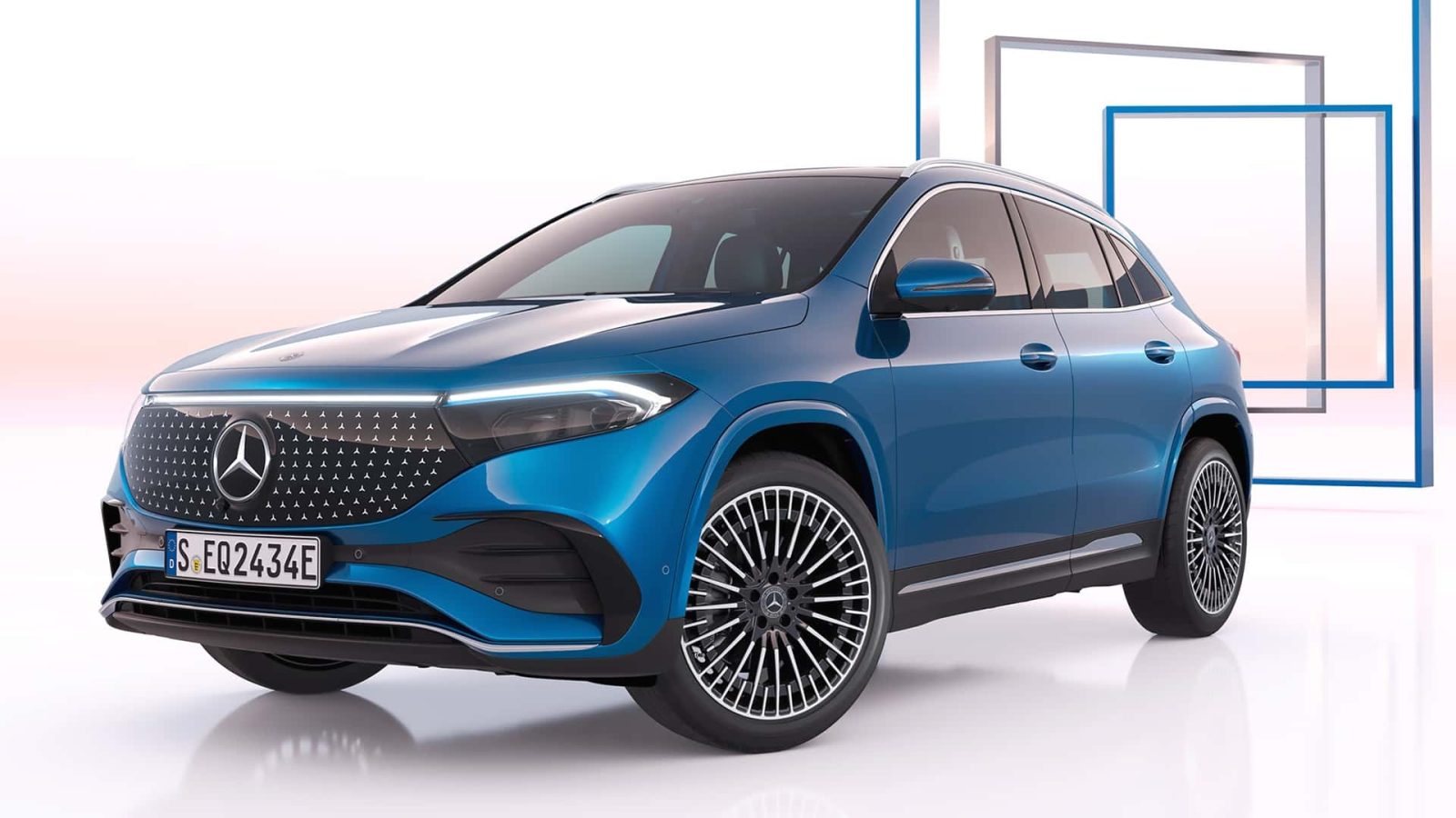 Mercedes-Benz da un lavado de cara a su SUV compacto EQA