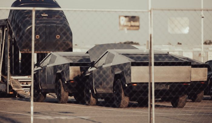 Tesla Cybertruck Line - Driving ECO