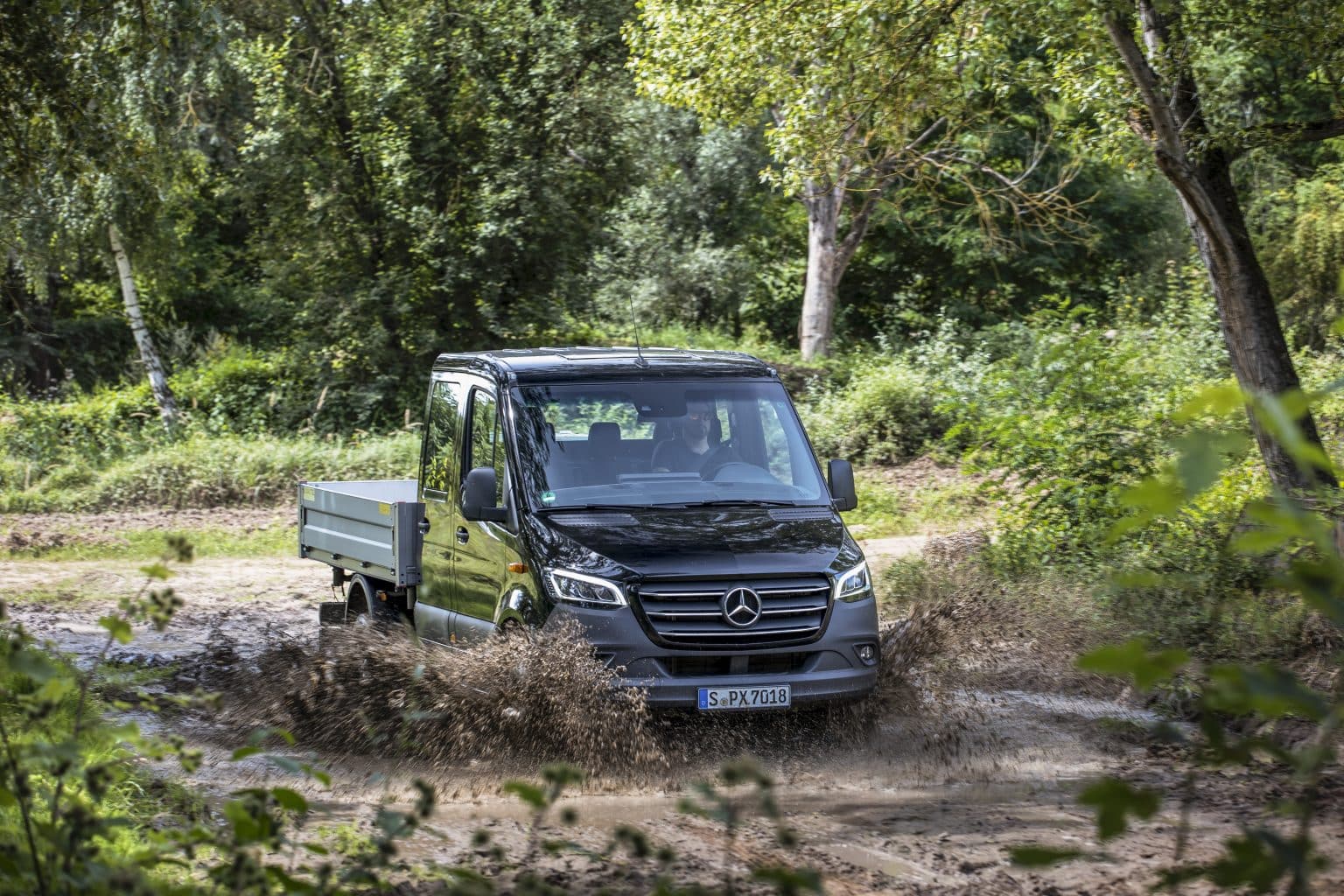 Mercedes Sprinter 2022: nuevo motor y puertas automáticas
