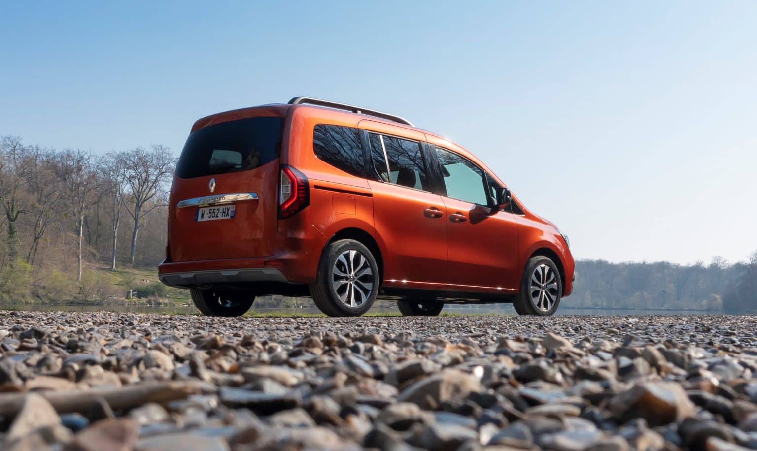 Renault Kangoo: gama revisada y nuevas versiones con cambio automático EDC