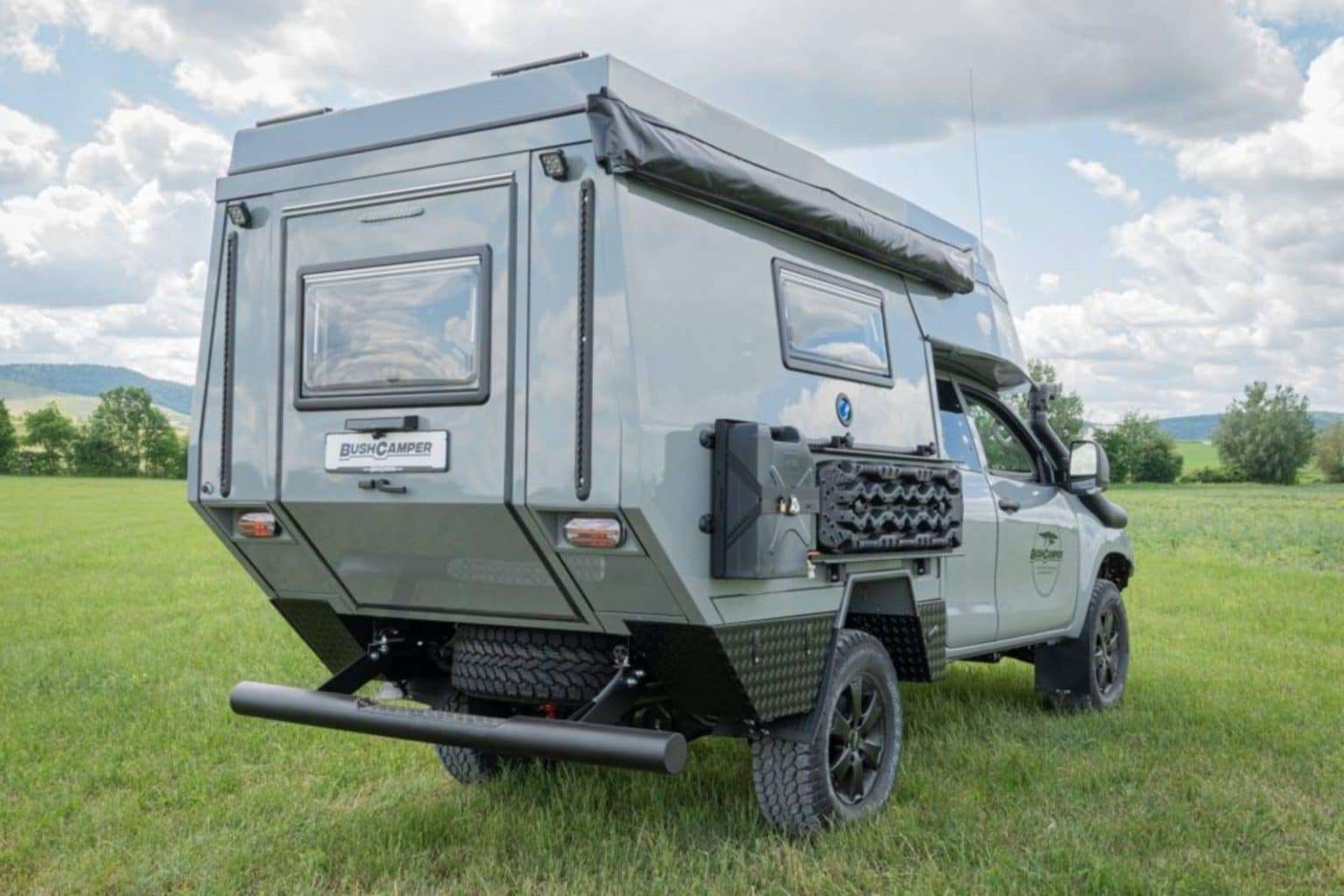 Toyota Hilux Extra Cab BushCamper: hasta el infinito y más allá
