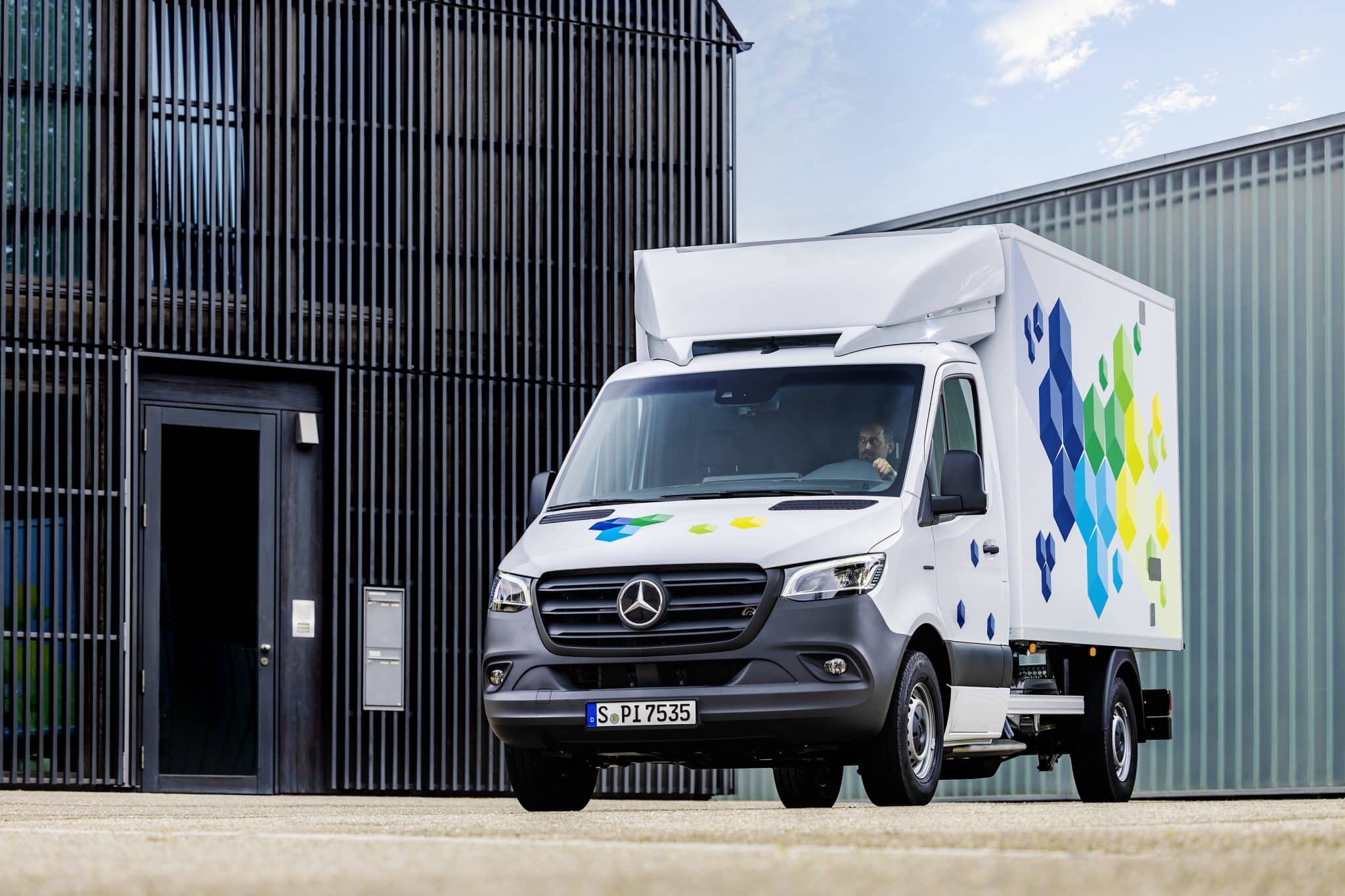 Nový Mercedes-Benz eSprinter: až 500 kilometrov autonómie pre ...