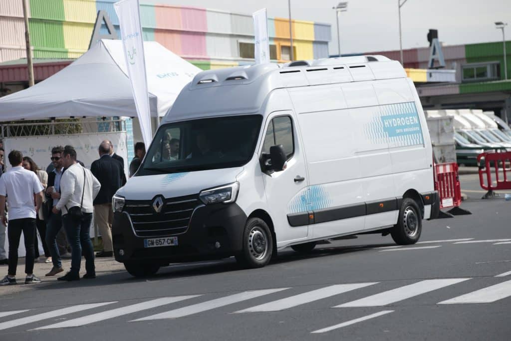 Al volante de la Renault Master Van H2-TECH: la furgoneta de hidrógeno ...