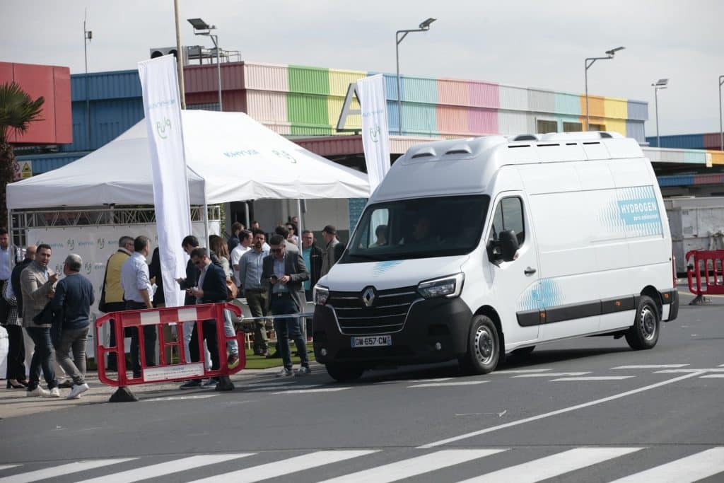 Al volante de la Renault Master Van H2-TECH: la furgoneta de hidrógeno ...