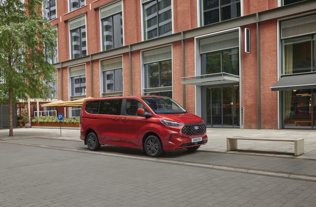 The new Ford Tourneo Custom arrives, with up to nine seats, maximum ...