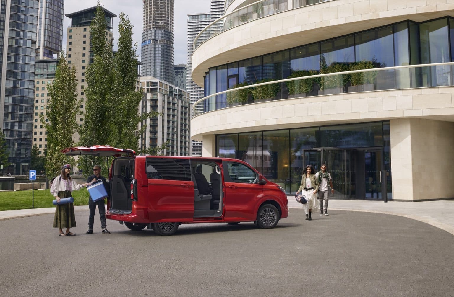 The new Ford Tourneo Custom arrives, with up to nine seats, maximum ...