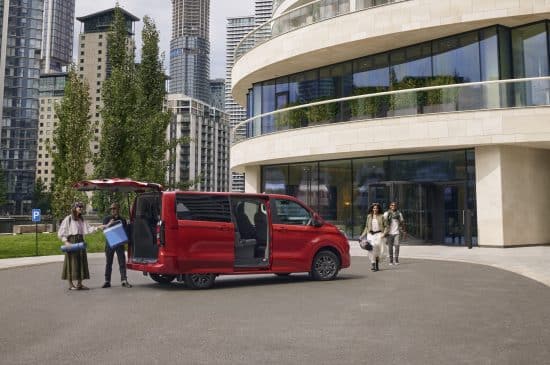 The new Ford Tourneo Custom arrives, with up to nine seats, maximum ...