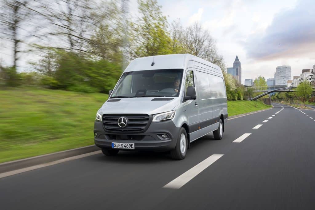 Mercedes-Benz Sprinter et eSprinter : les fleurons des fourgons Mercedes, désormais plus sûrs et ...