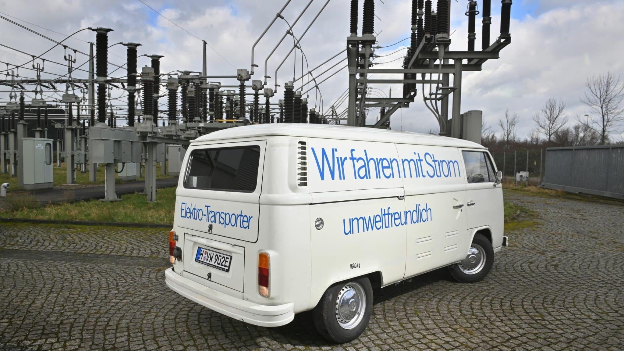 75 years of the Volkswagen T: history, evolution and legacy of an icon ...