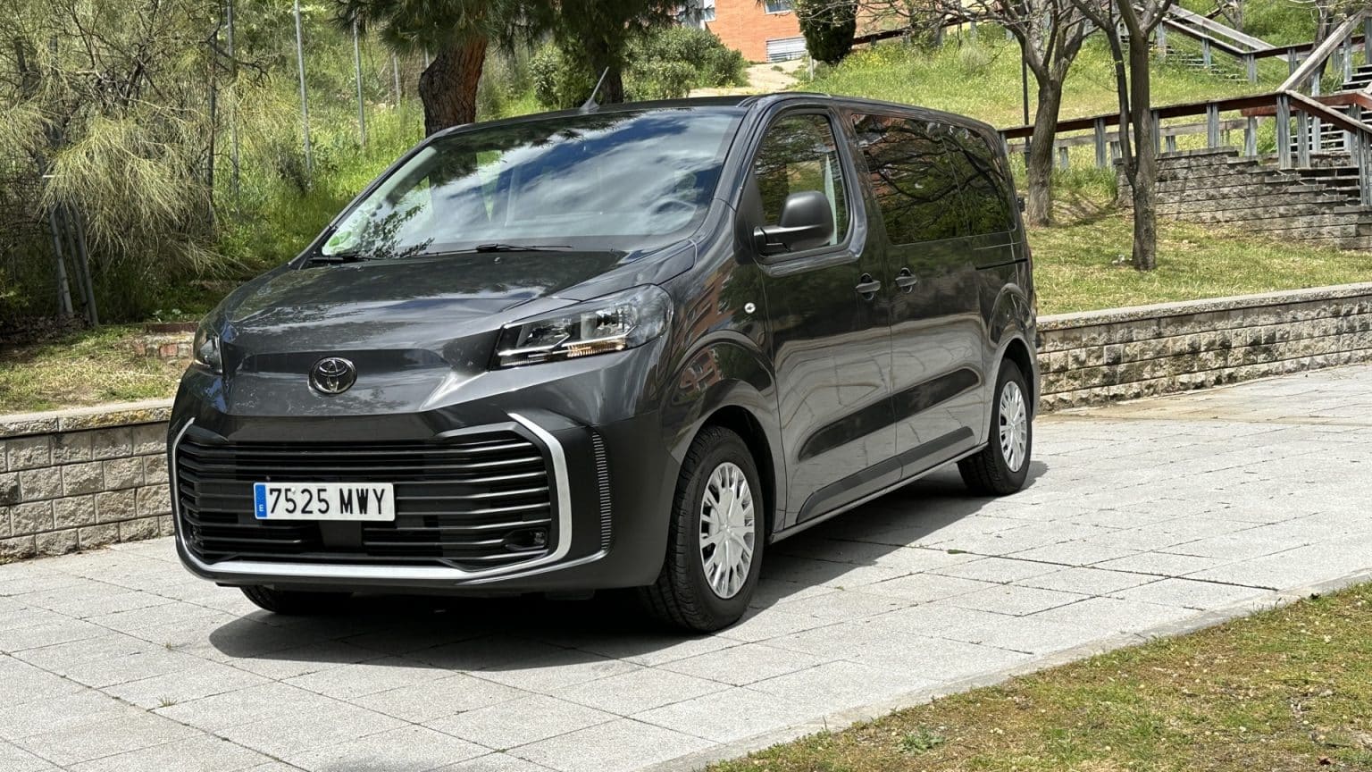 The 5 vans that make the best minivans in 2025