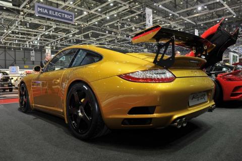 Date una vuelta en el RUF RT 12 R