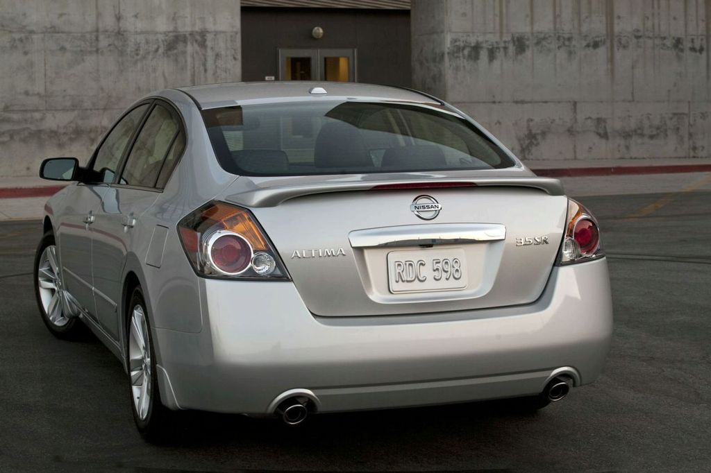 nissan-altima-2010-11