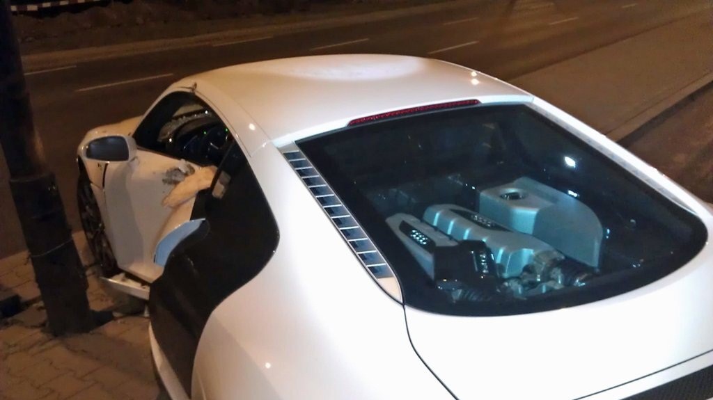 Audi R8 V10 suffers an accident in Warsaw