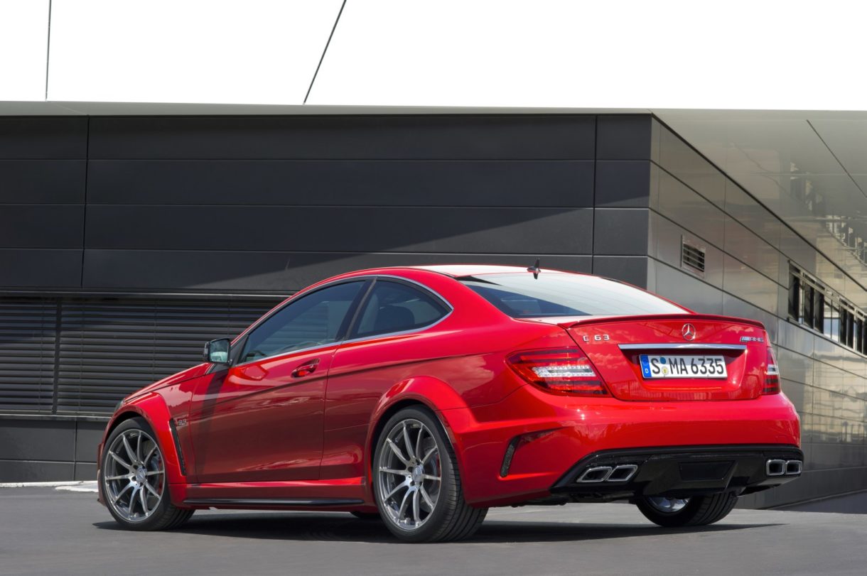 m-b-c63-coupe-black-seriesoficial05