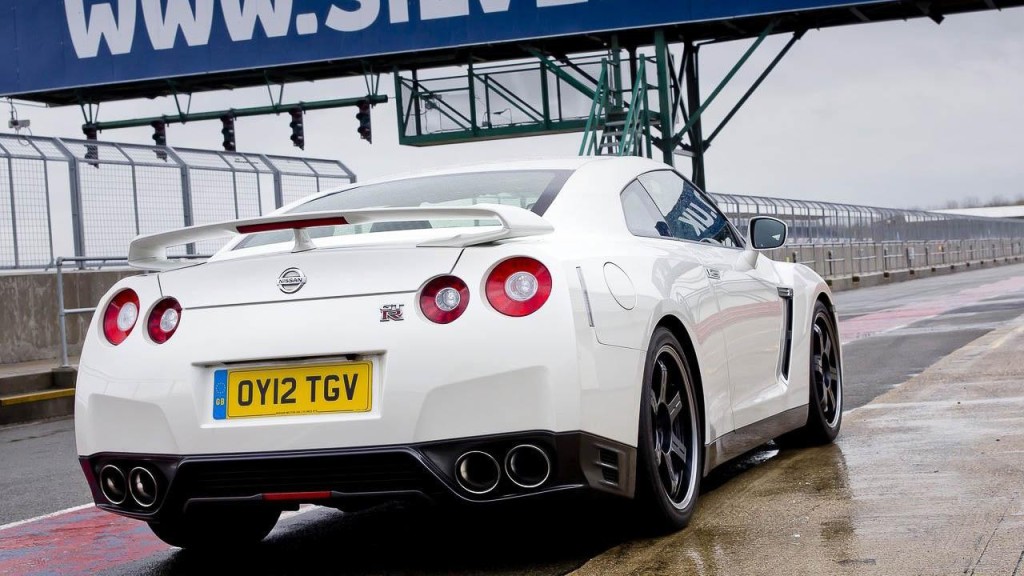 big_Nissan_GTR_Track_Pack_03