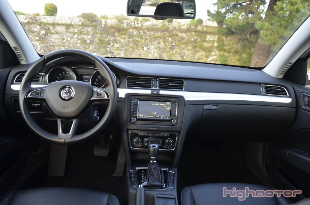 Skoda Superb Combi 2.0 TDi 170 CV DSG, test (Exterior design, interior ...