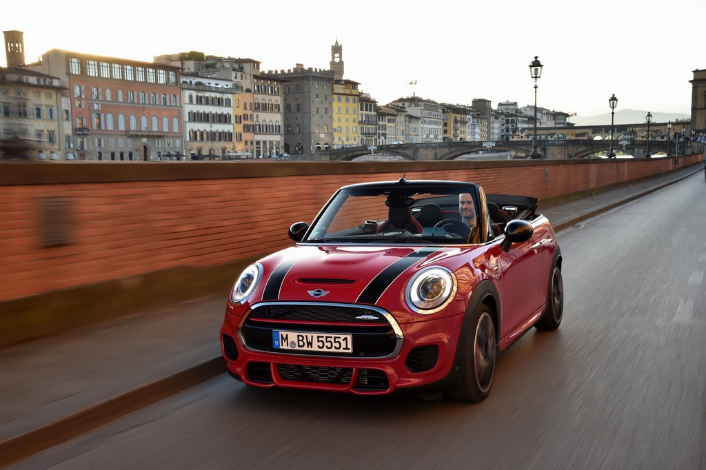 2017-mini-convertible-jcw-12