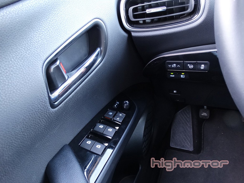 toyota-prius-interior-4