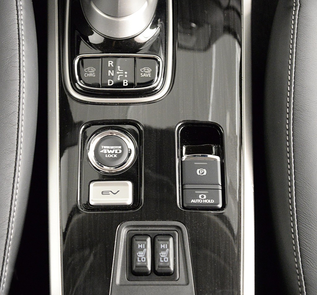 New features for the Mitsubishi Outlander PHEV for 2017