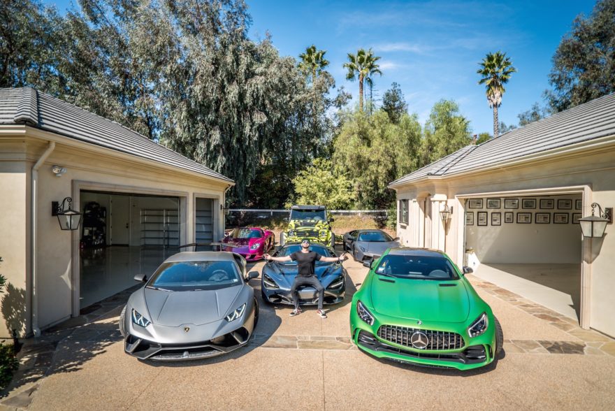 Salomondrin: el impresionante y curioso garaje del youtuber