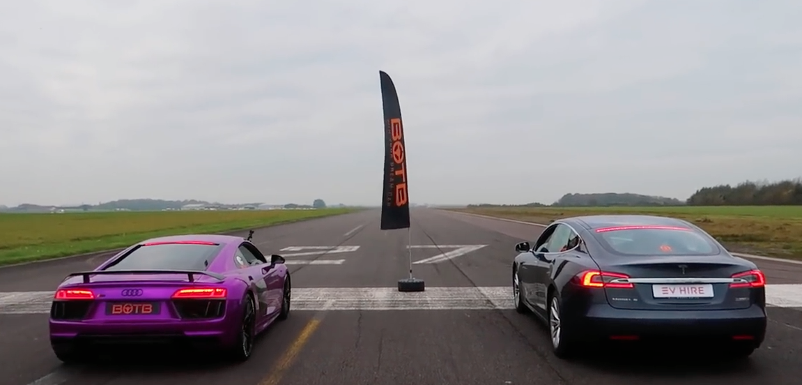 Tesla Model S vs Audi R8 V10 plus: pelea de titanes