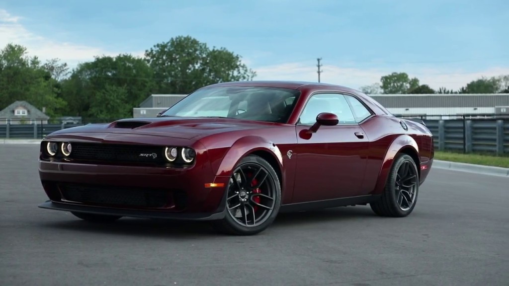 Un árbol de Navidad el más rápido del mundo gracias a Dodge