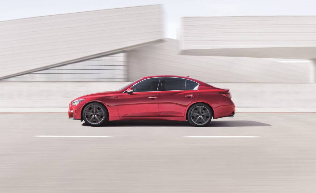 Infiniti Q50 Hybrid dosahuje výkonu až 364 HP za šťavnatou cenu