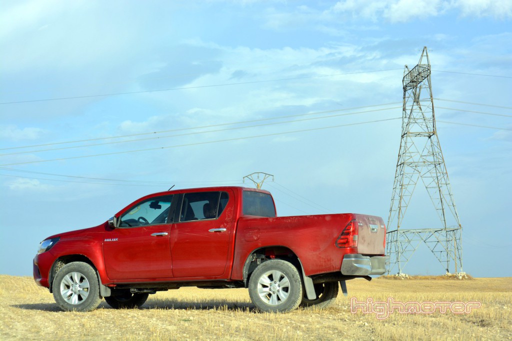 Prueba y opinión del Toyota Hilux por el equipo de Highmotor