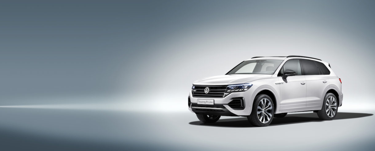 VOLKSWAGEN TOUAREG White R-Line