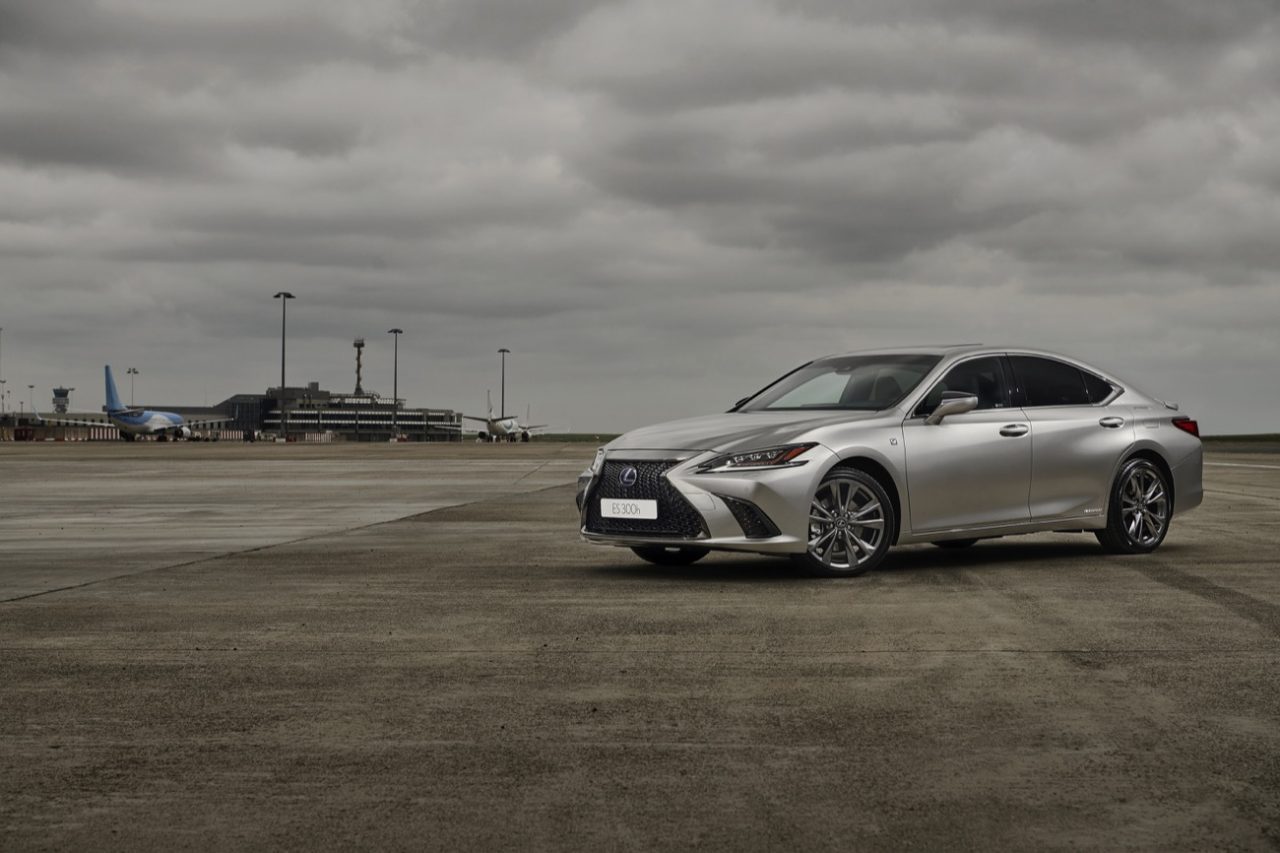 Lexus ES 300h: la nueva berlina híbrida en el segmento de lujo