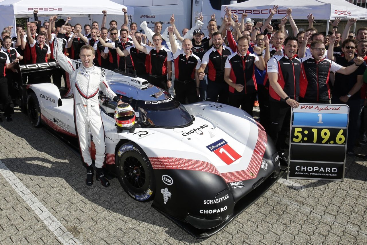 Porsche 919 Hybrid Evo breaks the Nurburgring record by almost 1 minute