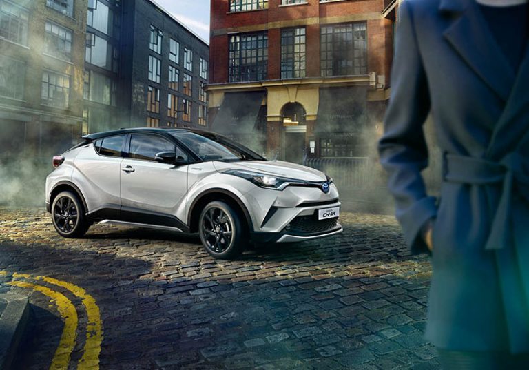 Toyota C-HR 2019: more standard equipment and customization